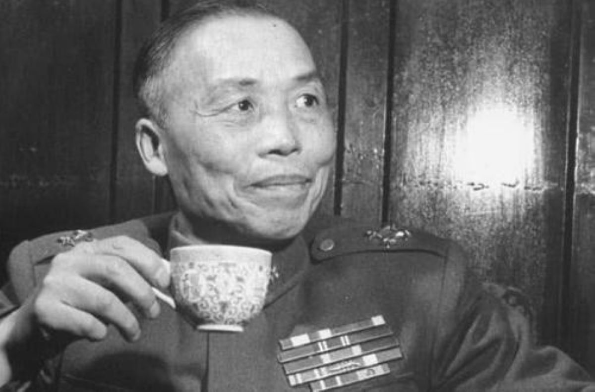 A 27-year-old female nurse married 75-year-old Li Zongren. Li Zongren ...