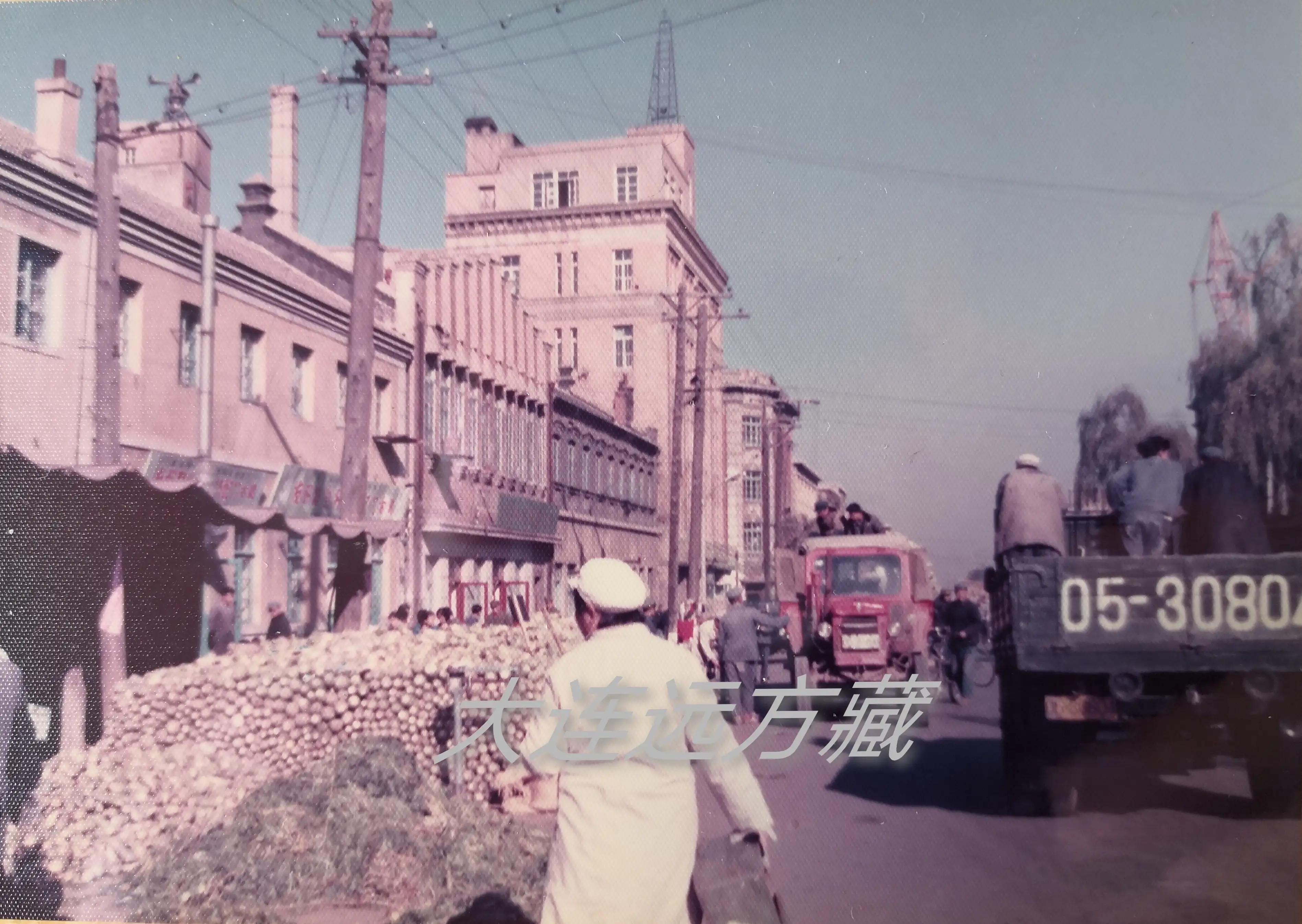 With ten old photos of Dalian in the late 1970s, who can accurately ...