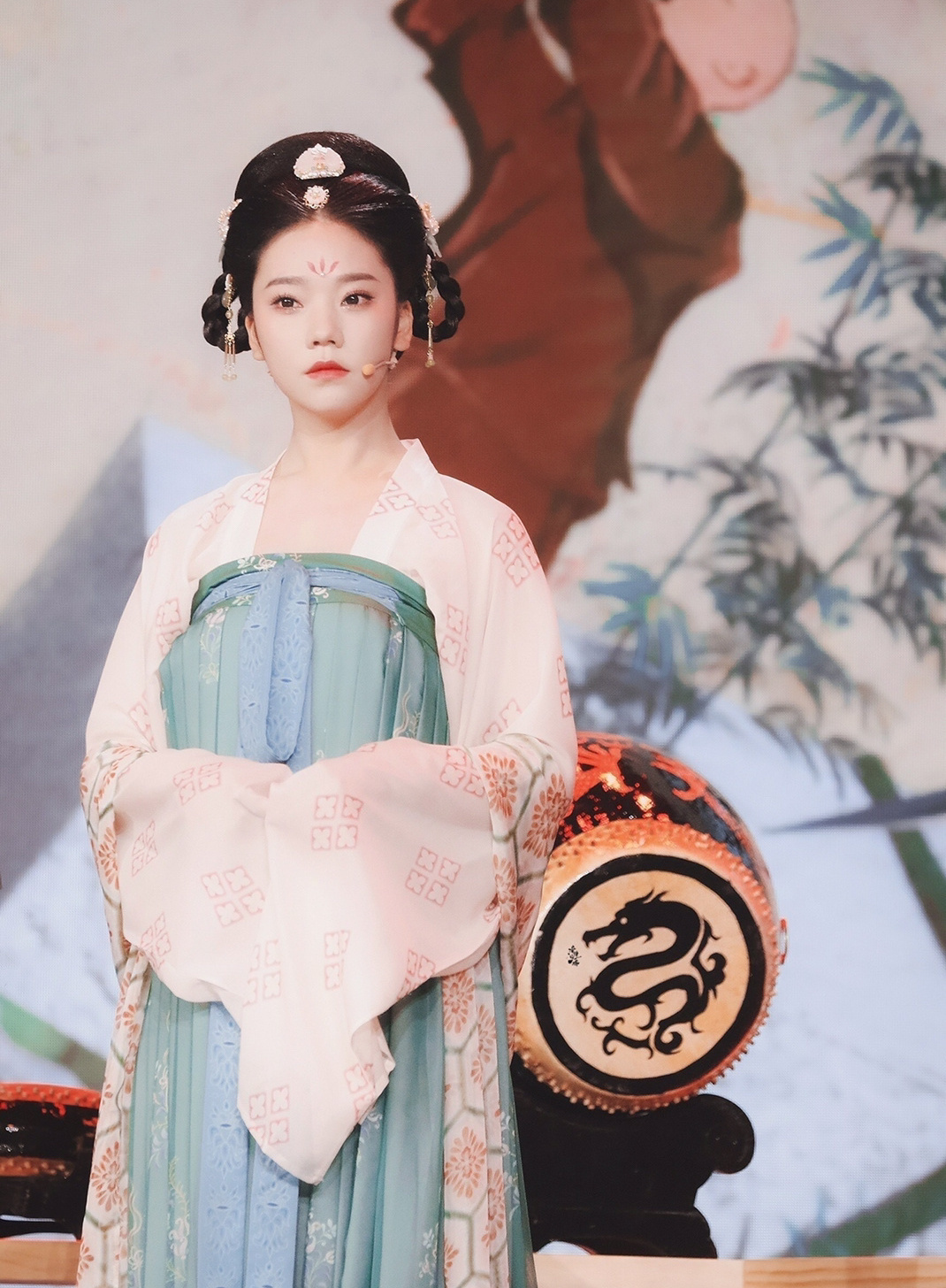 Zhang Zining's classical temperament has no choice. She is charming and ...