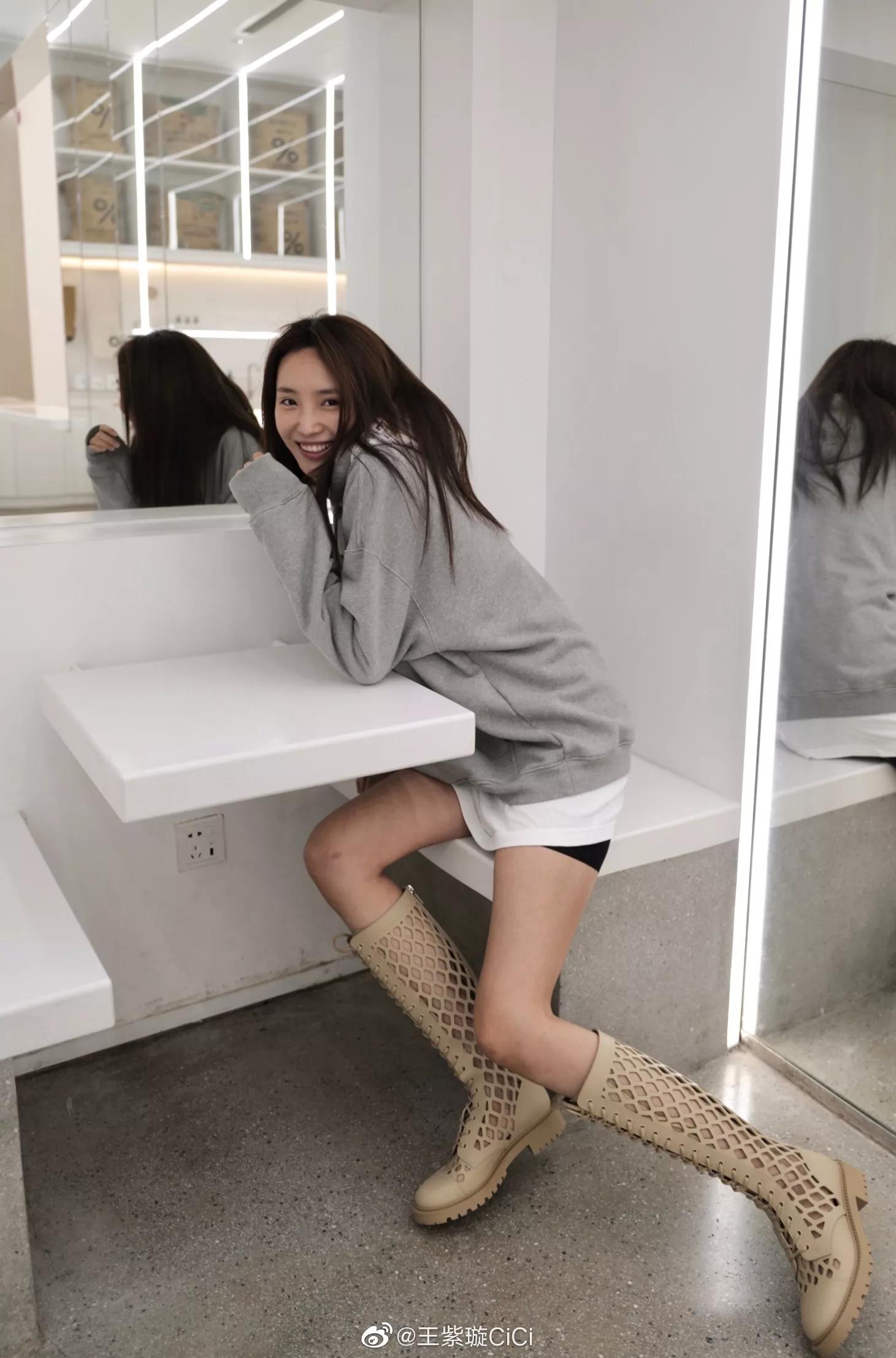 Long-legged Wang Zixuan, is Li Xian really not in love? - iNEWS