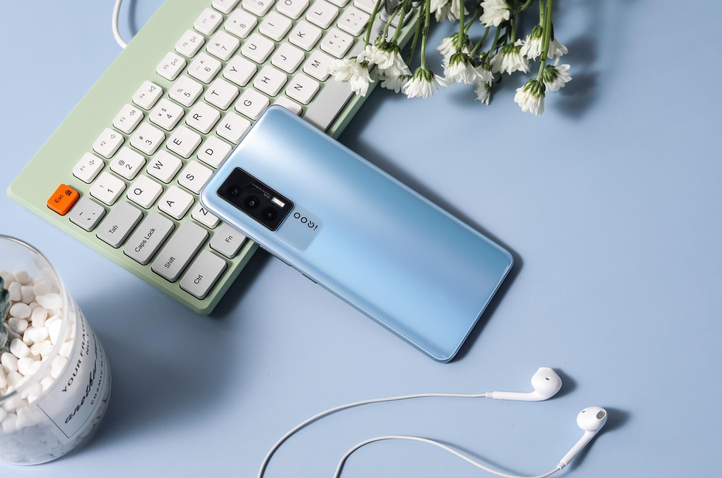 單品霸榜！iQOO Neo5領跑618開門紅成爆款 - 資訊咖