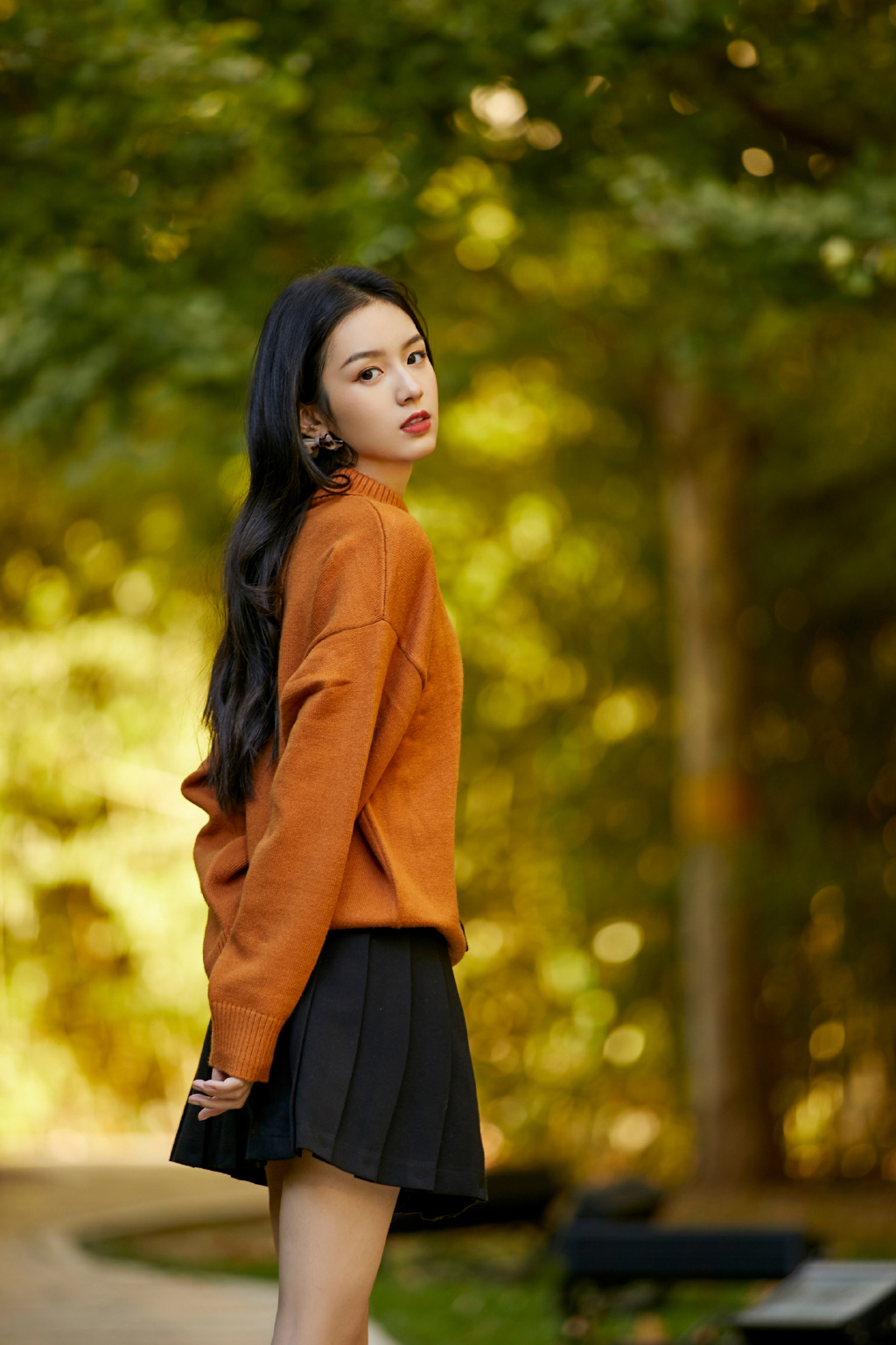 Entertainment Comments: Yang Chaoyue, Yang Mi, Jing Tian, Qin Junjie, Zhou Ye, Zhang Zifeng - iMedia