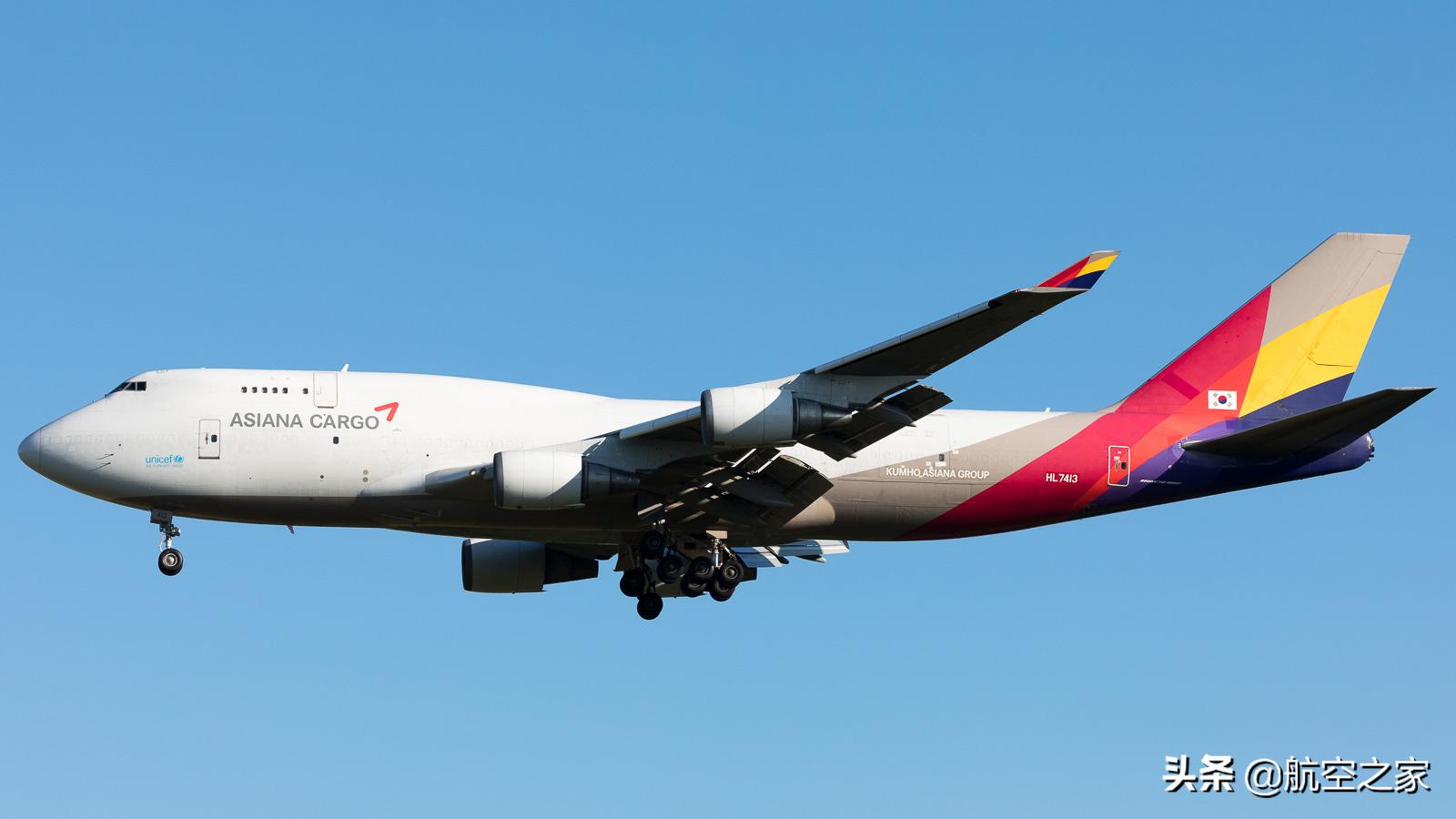 The aircraft is more than 30 years old and has a flight time of 136,000 ...