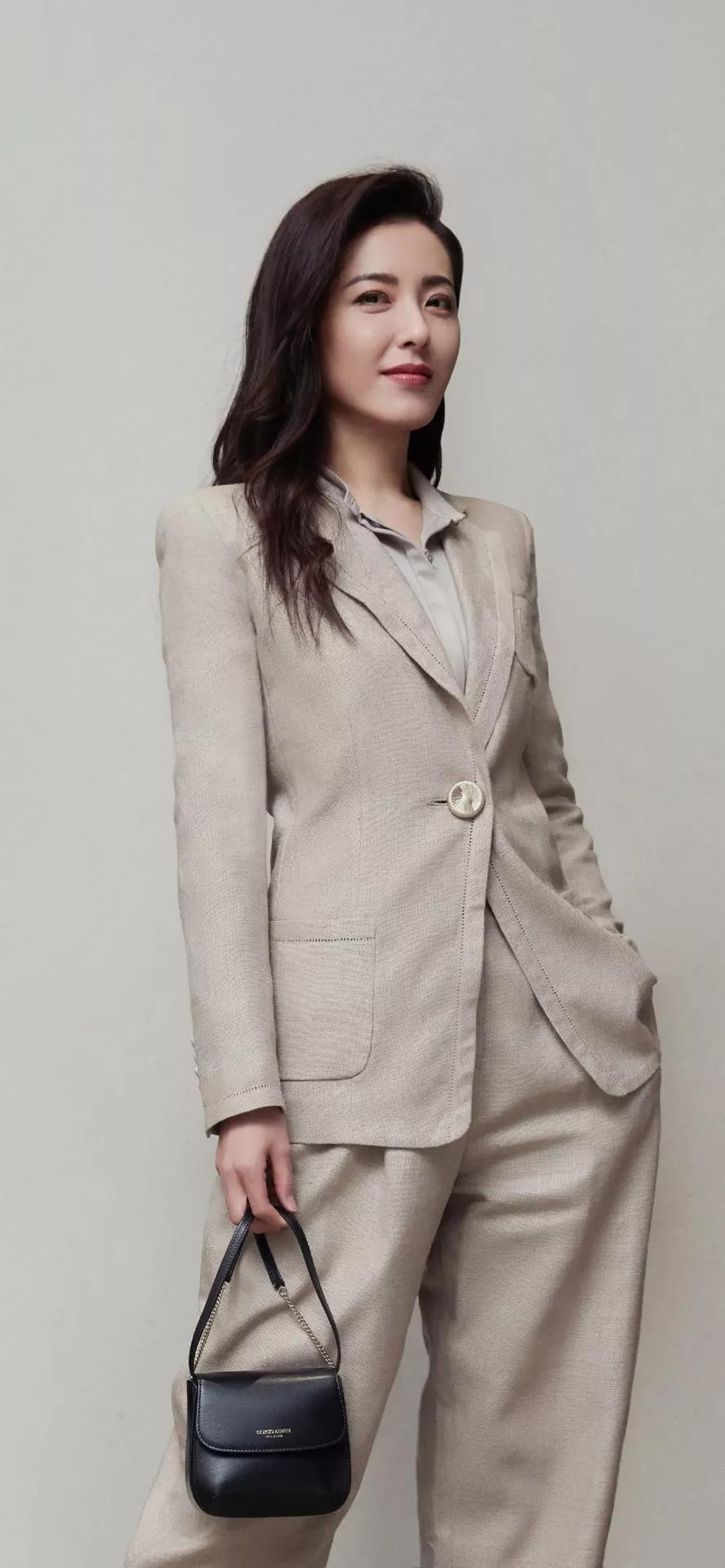 "Zeng Li, height 170 cm, weight 55 kg, was born on September 17, 1976 ...