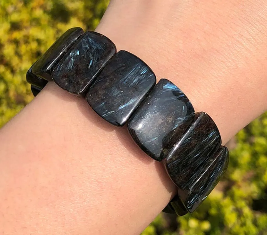 An emerging gem material-blue amphibole - iNEWS