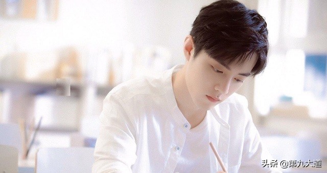 Xiao Zhan performed in the spotlight, gritted his teeth and persisted ...