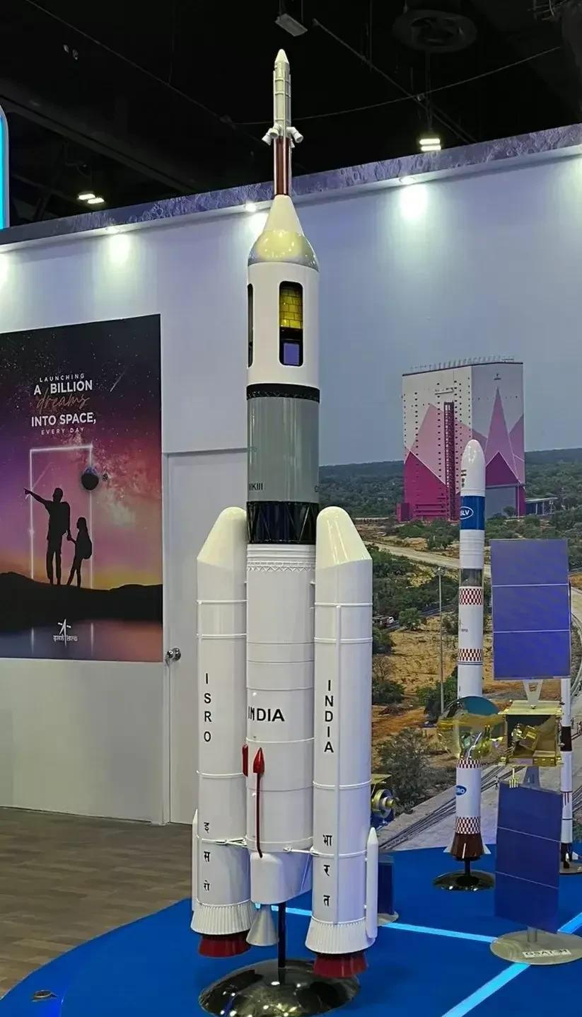 India's stainless steel rocket is equipped with an escape tower, and a ...