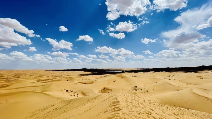 Ulan Lake, the heart of the Tengger Desert, "Heart of the Earth" - iMedia
