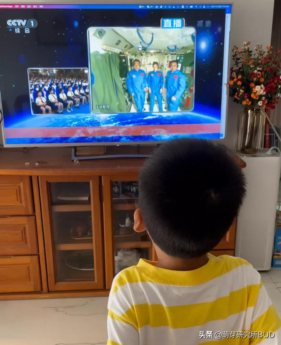 Revisiting seven years ago: Teacher Wang Yaping told children what kind ...