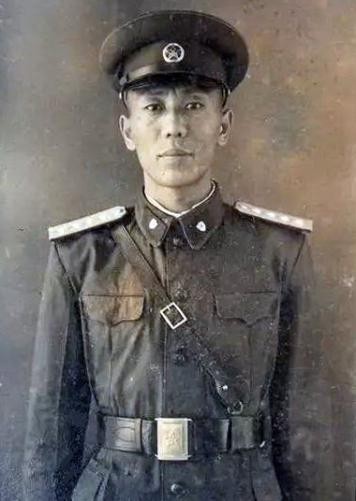 Was there a captain in the PLA during its first military rank system ...
