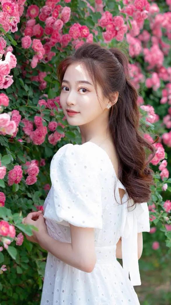 With temperament and beauty, her name is Feng Lin, she deserves to be a ...