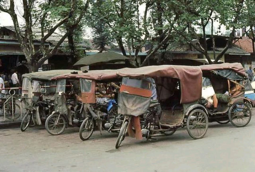 Looking at the old photos of Chengdu, Sichuan in 1984, look at these ...