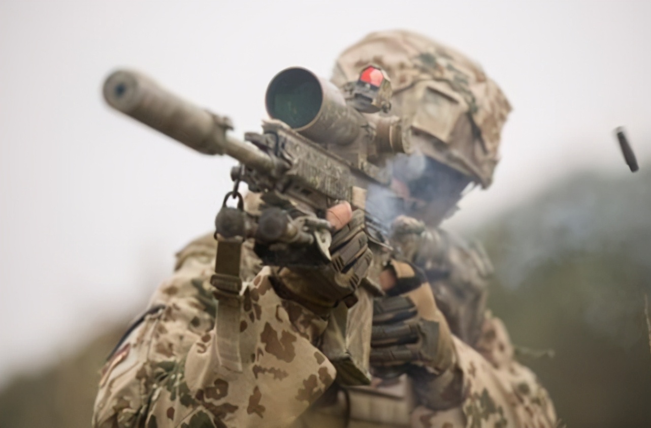 The sniper can shoot well. A shot at the tank barrel, can it be solved ...