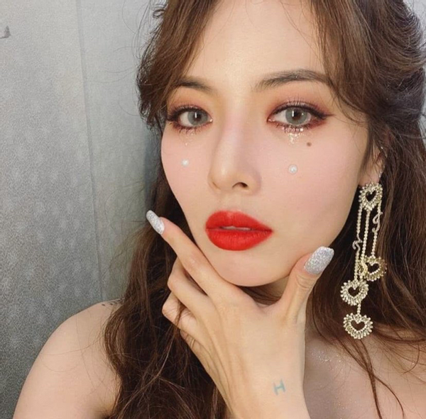 Hyuna's face is broken? The eyes were strange and suspected that the ...
