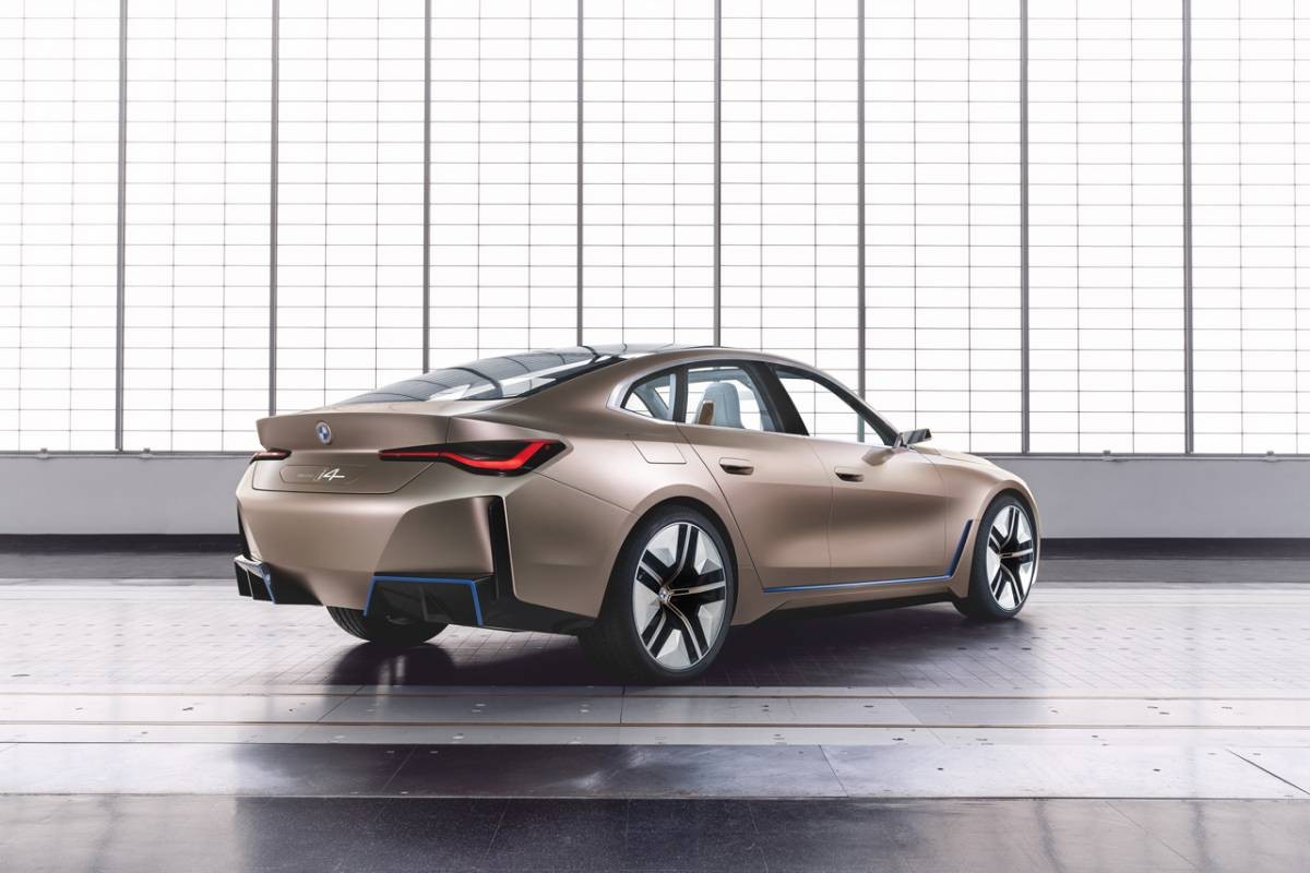 The first batch of BMW i4 Munich plant rolls off and is expected to be ...