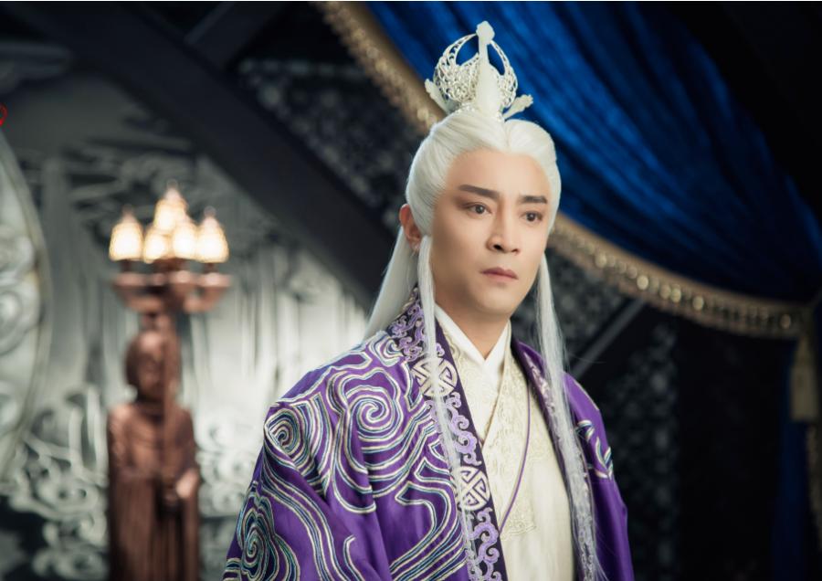 He Zhonghua: From Peking opera martial artist to costume knight, why do ...