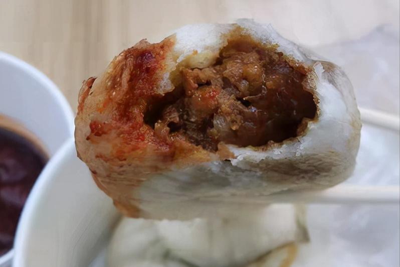 This kind of traditional breakfast in Wuhan, 1.5 yuan each, you have to ...