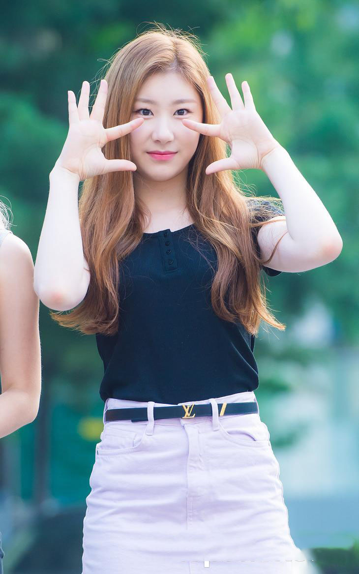 Li Cailing, a member of the Korean female group ITZY, how netizens ...