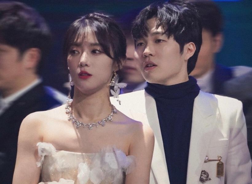 IG missed the playoffs, Rookie's girlfriend was sprayed miserably, PDD heartache live broadcast ...