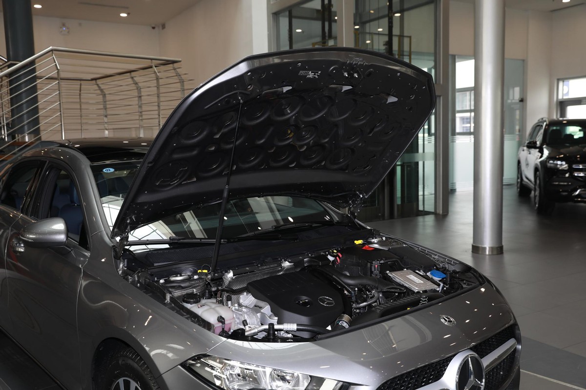 What is the cause of the white gas on the front cover of the Mercedes ...