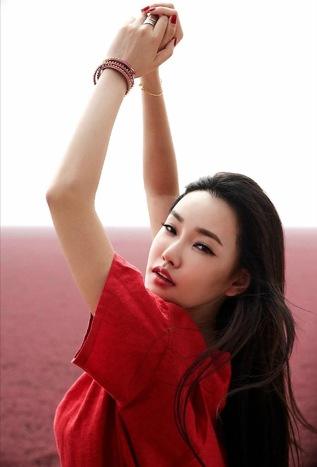 Actress Tong Fei, who has worked with director Wang Jing many times ...