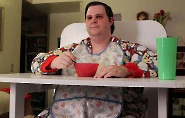 A 33-year-old American adult giant baby wears diapers and sleeps in a ...