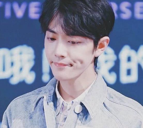 Who said that a handsome guy with dimples?The dimples of these stars ...