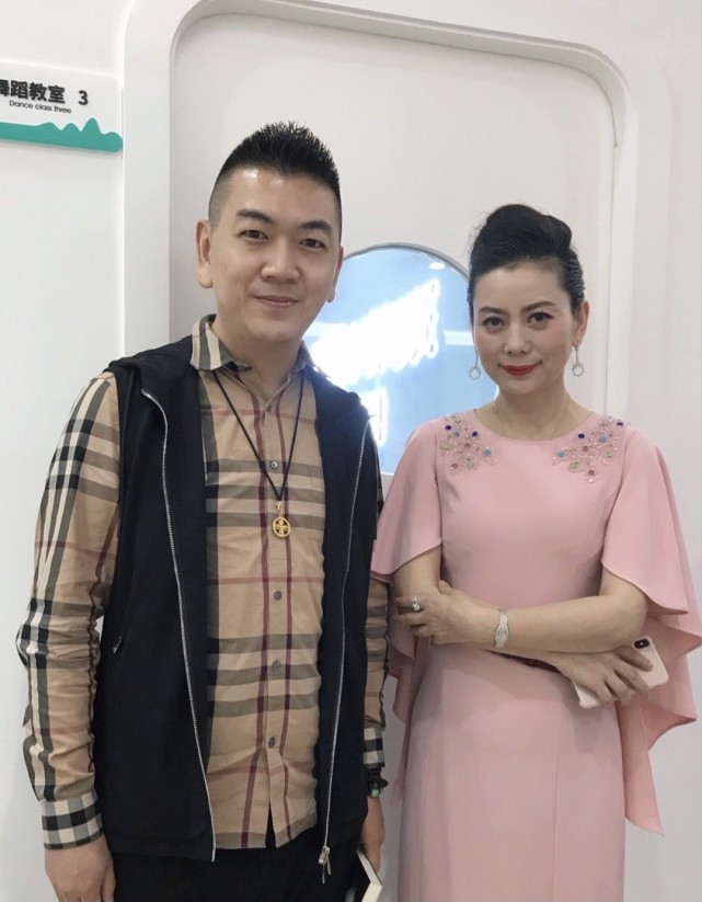 Zhu Jun and his wife Tan Mei are in a very good relationship, and the ...