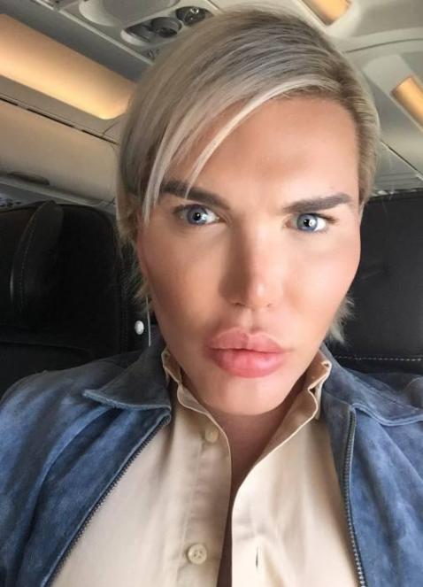 Brazilian "Male Barbie": After more than 70 moves on his face, he ...
