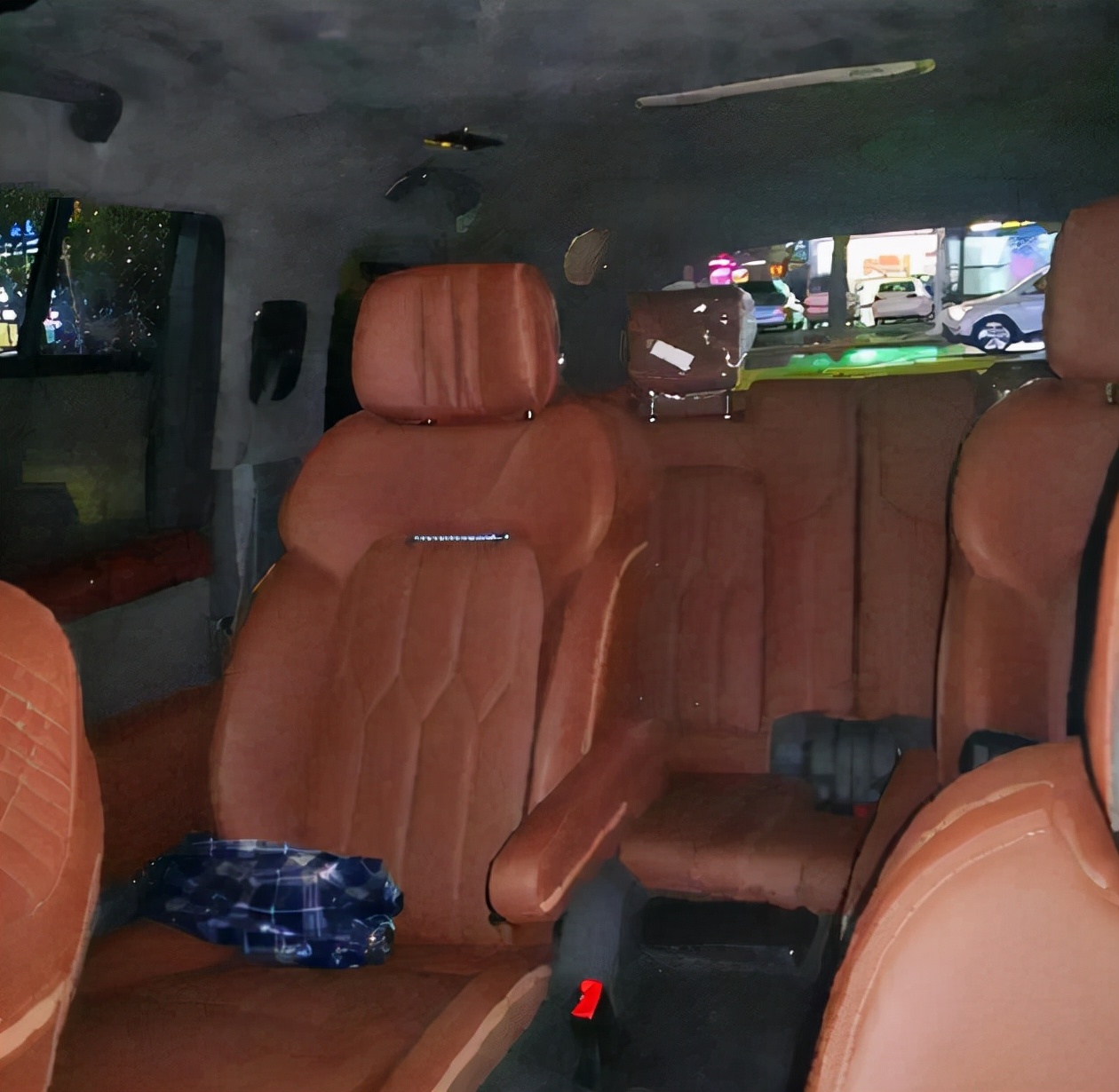 "Domestic Cullinan" Hongqi LS7 interior exposed, 6-seat suede roof ...