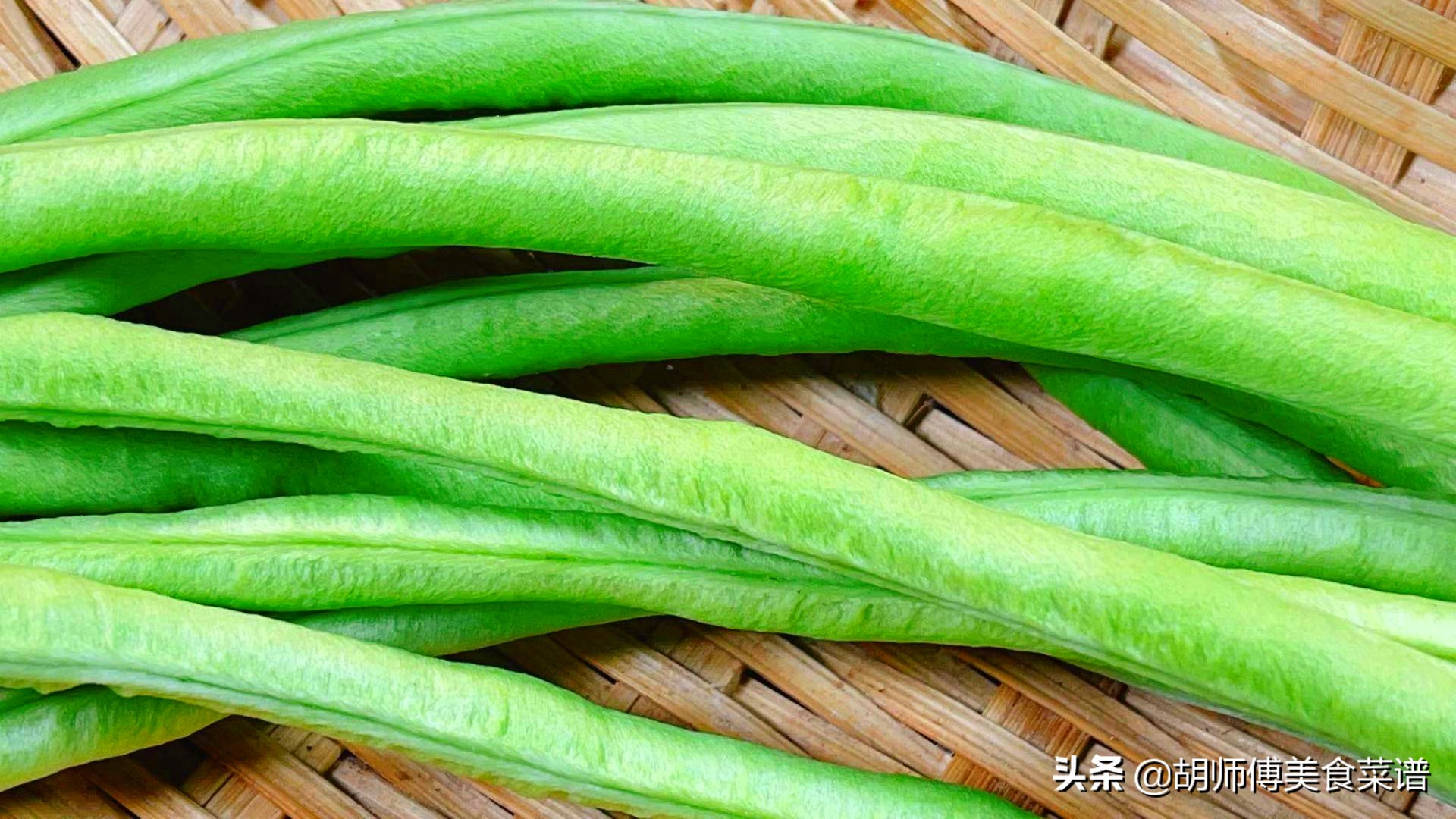 The same is the crock bean, the difference between "cyan" and "white ...