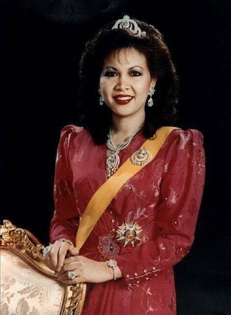 The king of Brunei had two concubines and was crushed by his cousin ...