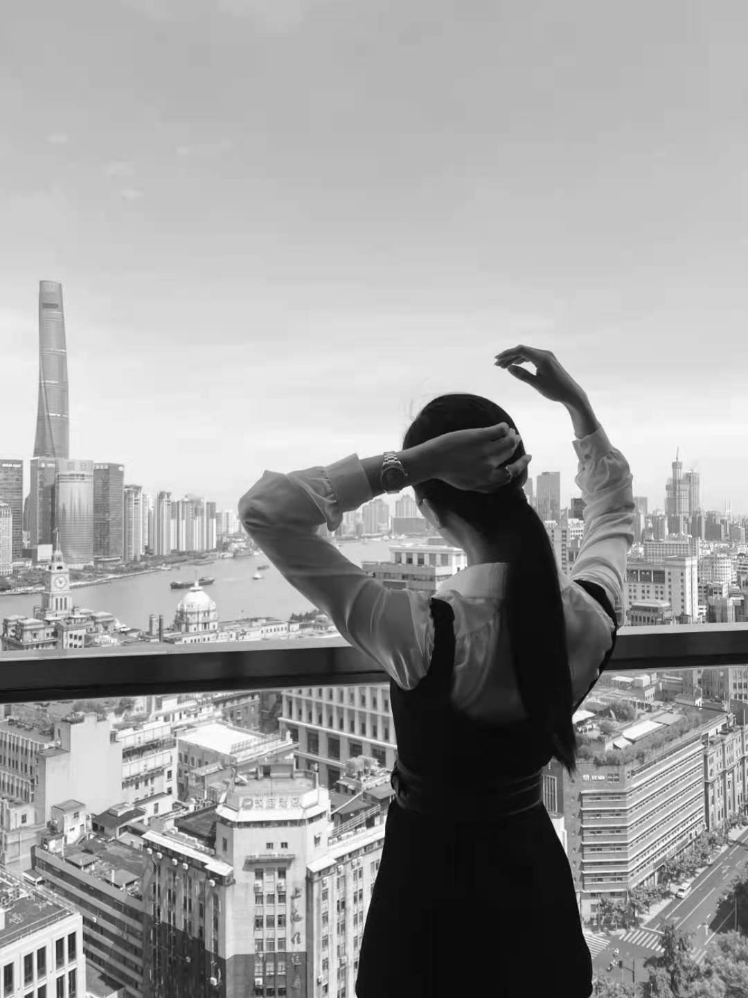 Liu Shishi elevator photo became famous scene!Wearing a tight-fitting ...