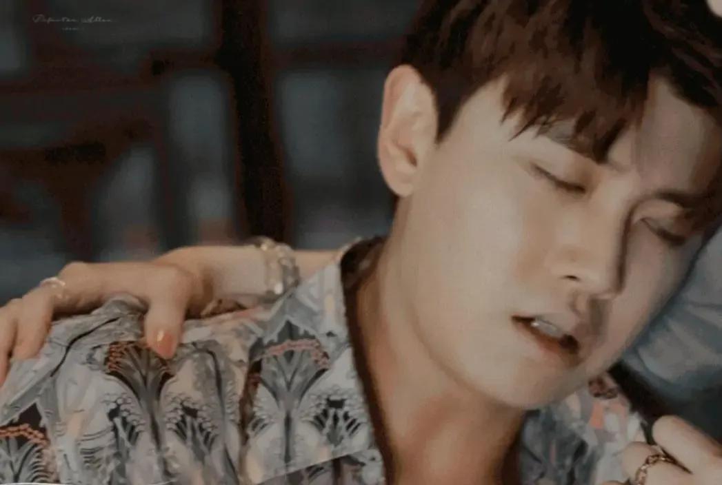 "Don't Say Goodbye" glasses framed Mu Qing and Li Ruosheng domineering appearance, Qing Xin ...