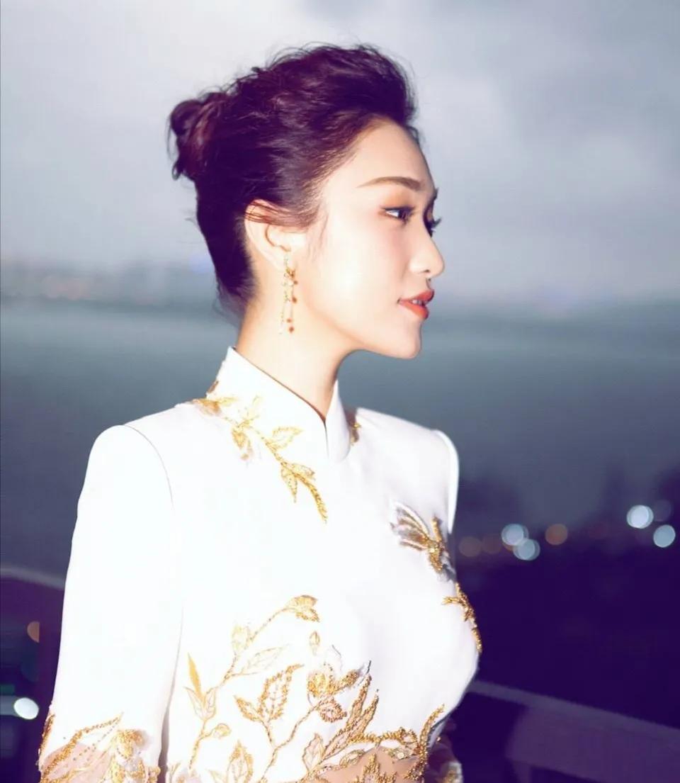 Movie Channel Host Lan Yu - iNEWS