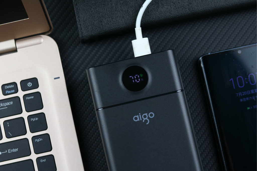 A "self-defense" power bank, aigo mobile power C40S evaluation, 22.5W fast charge four-port ...