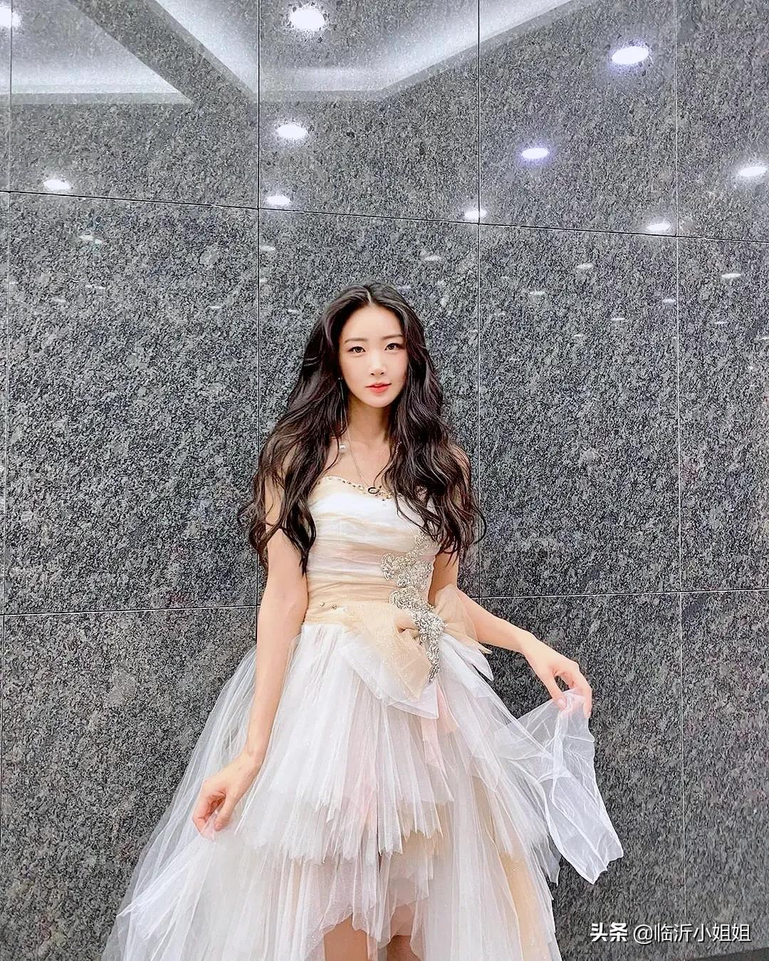 Park Soo-bin, a talented Korean beauty singer with a tall model like a ...