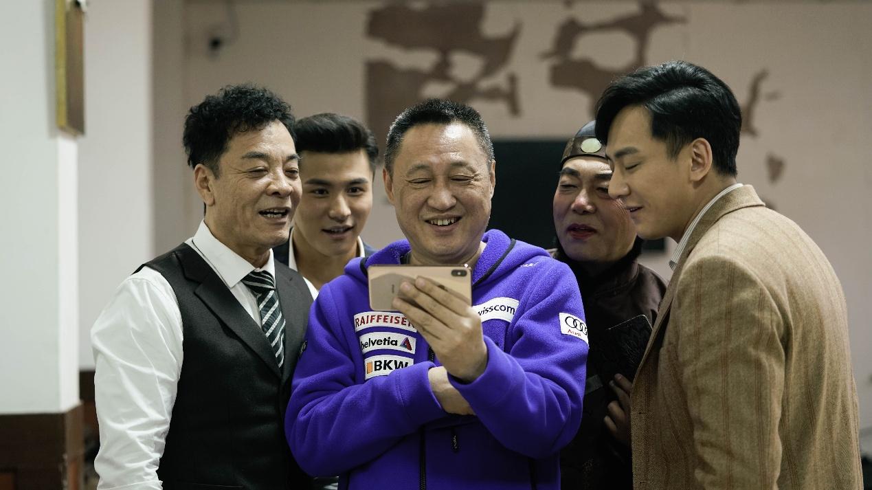 Mao Weining tried to mix and match in the filming of "Xia Guang", spy ...