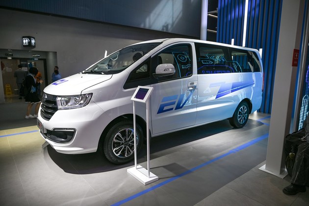 Guangzhou Auto Show: JAC Ruifeng E3 pure electric MPV - iNEWS