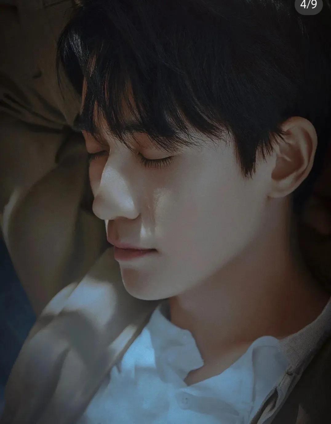 Affectionate Zhu Yilong and handsome Li Yifeng, don't you look at this? - iNEWS