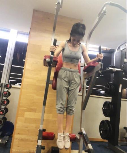 Fei Xing's full screen of strong abdominal muscles, no wonder you want ...