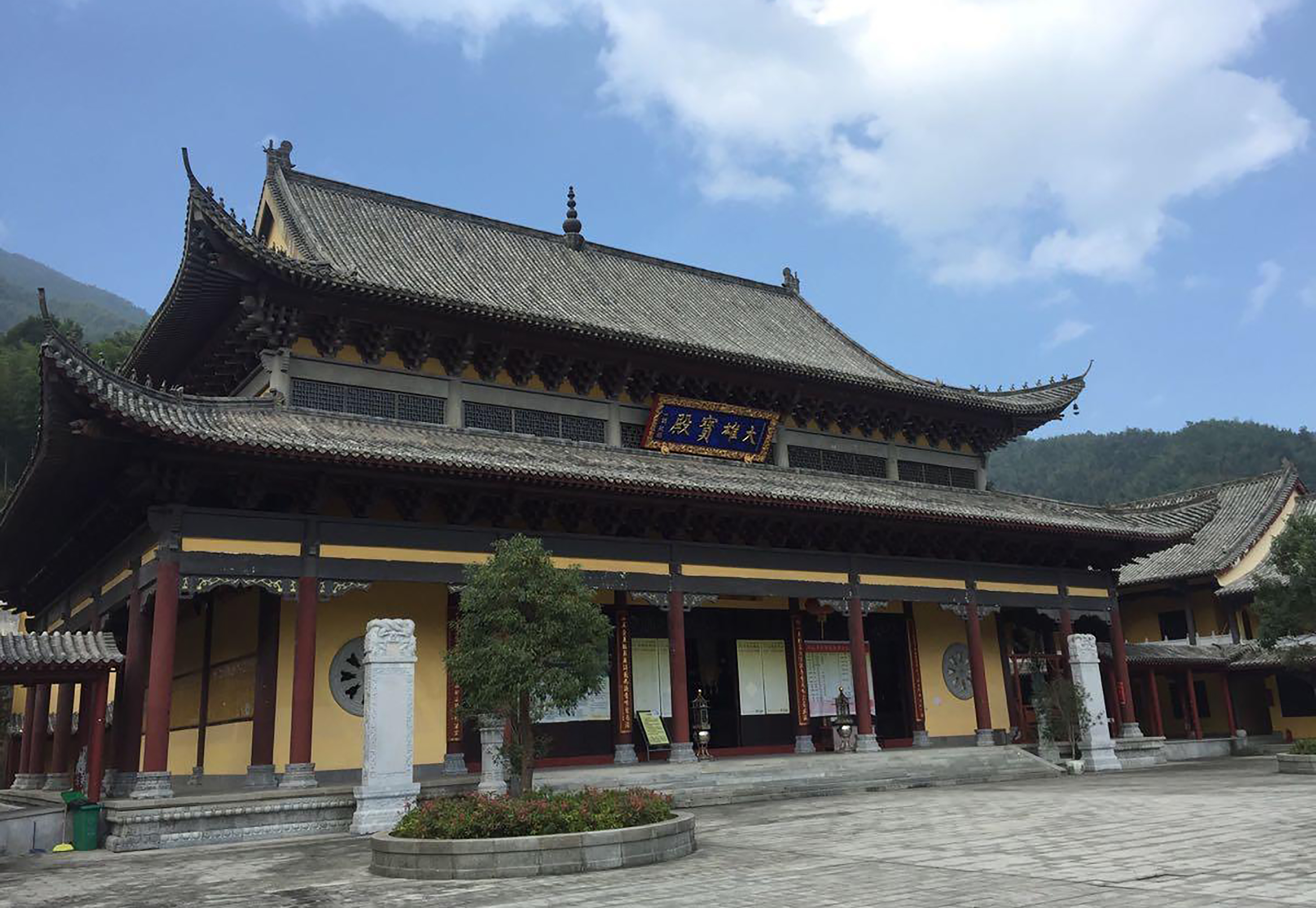 The thousand-year-old ancient temple of Yangshan in Yichun, Jiangxi ...