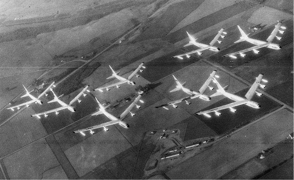 Li Mei came and went, and the B-52 bomber will be circulated forever ...