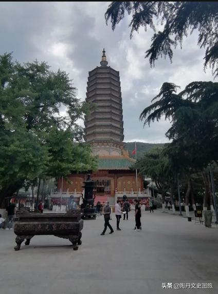 Hiking in Beijing: Buddha Tooth Pagoda at the Eight Places of Xishan ...