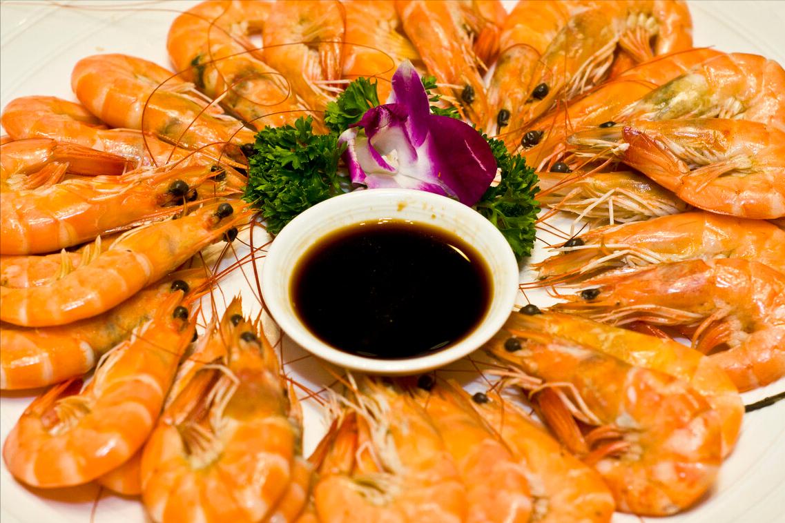 Fresh prawns are on the market. Remember not to boil the boiled prawns ...