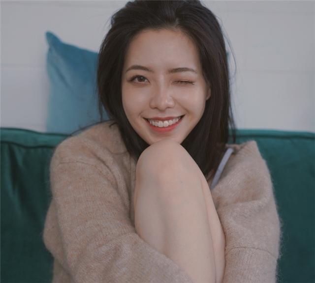 Xiran took pictures of her legs and teased fans: wearing this kind of ...