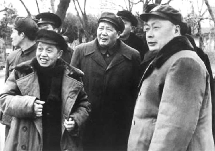 In 1962, Deng Hua returned to Beijing for a meeting. Everyone avoided ...