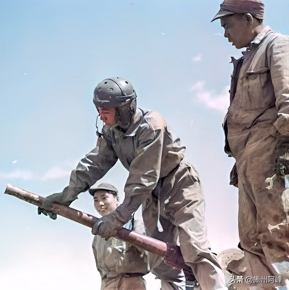 A picture of the soldiers of the Kuomintang's Songhu garrison building ...