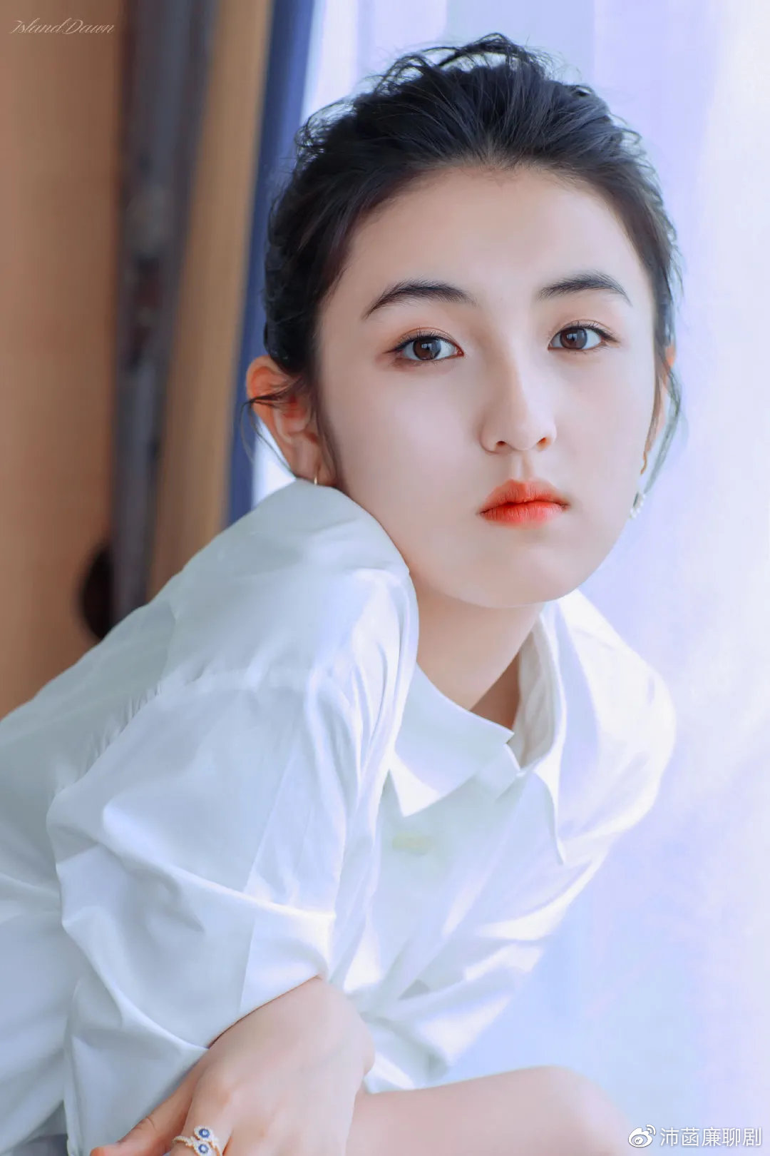 I only serve these 3 female celebrities who have small eyes but are ...