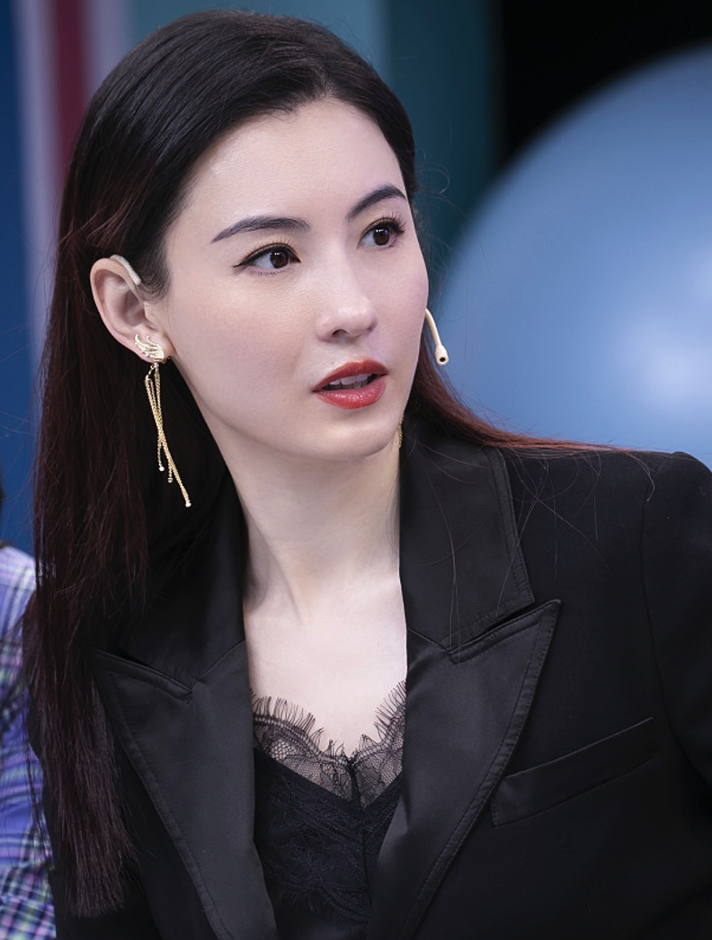 41-year-old Cecilia Cheung is so beautiful in a suit! The skin is plump ...